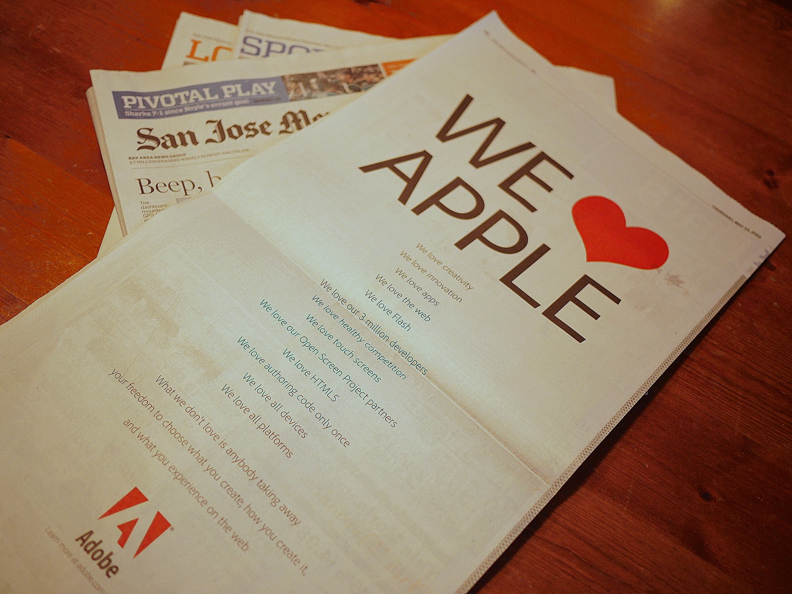 アドビの全面広告：We Love Apple - Adobe