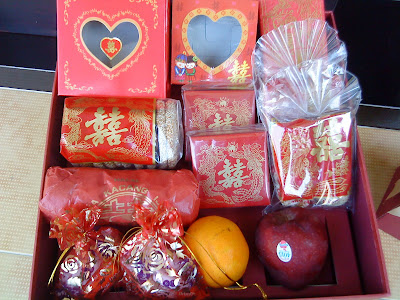 mochi: kue lamaran, wedding invitation, souvenir: PAKET KUE LAMARAN ...