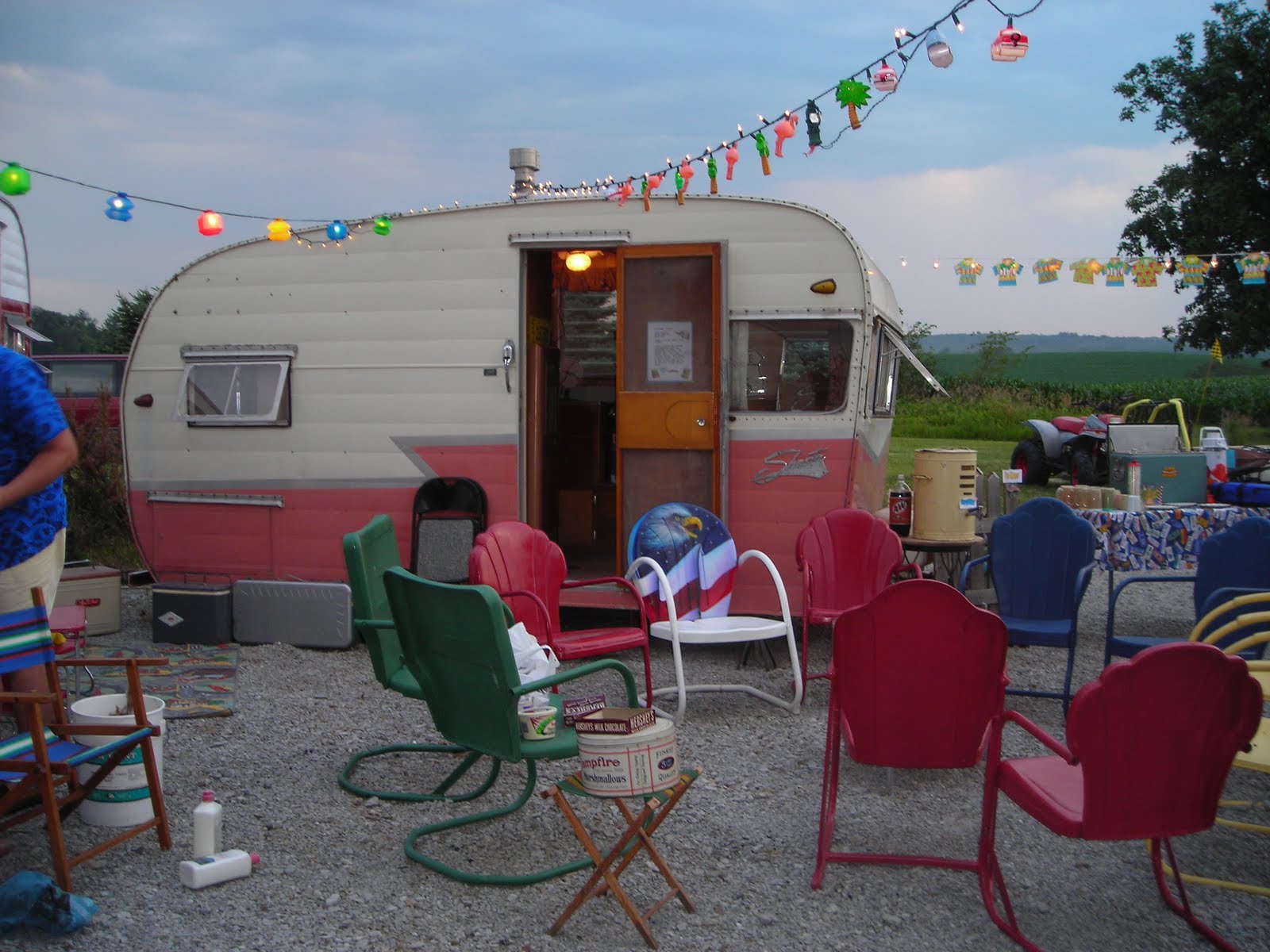 Nancy's Vintage Trailers: Partytime at the Vintage Trailer Park