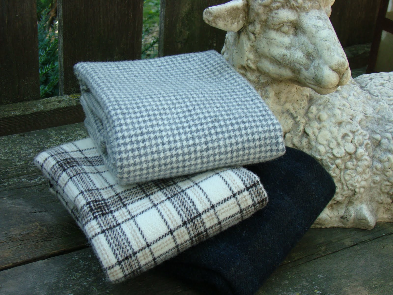 Ewe and Eye: Have You Any Wool..................WE DO!!!