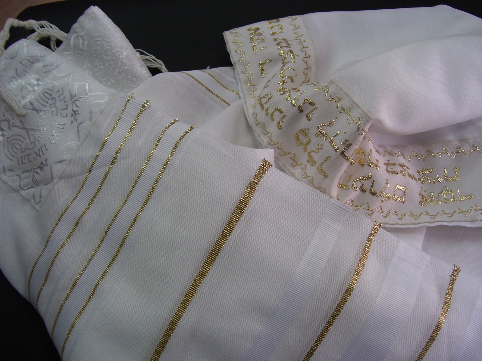 AMEN Judaica - en palabras: Cómo elegir el Talit para casamiento?