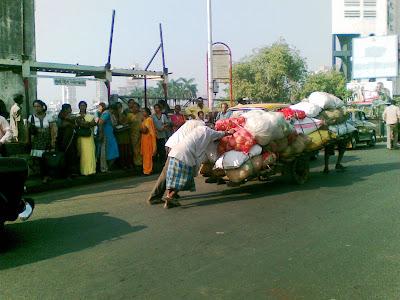 Mumbai Mania!!: Hathgadi's Of Mumbai!! (handcarts)