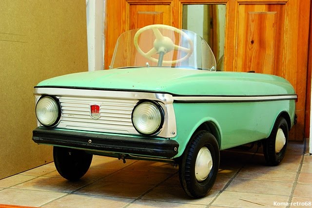 Retro 68: A pedálos autó.....