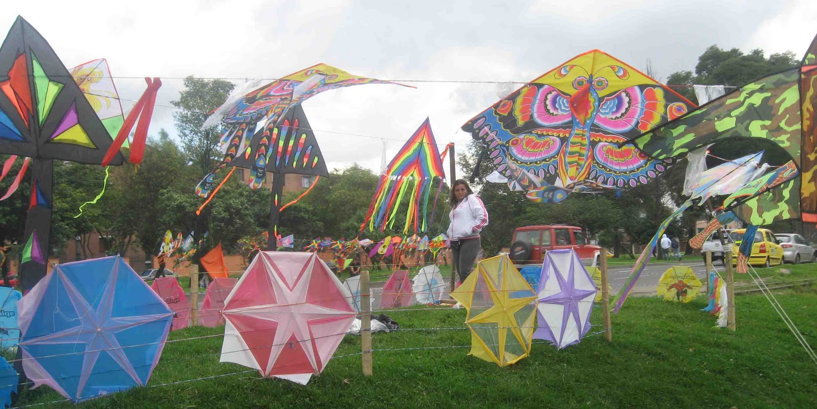Mike's Bogota Blog: Kite-Flying Month!