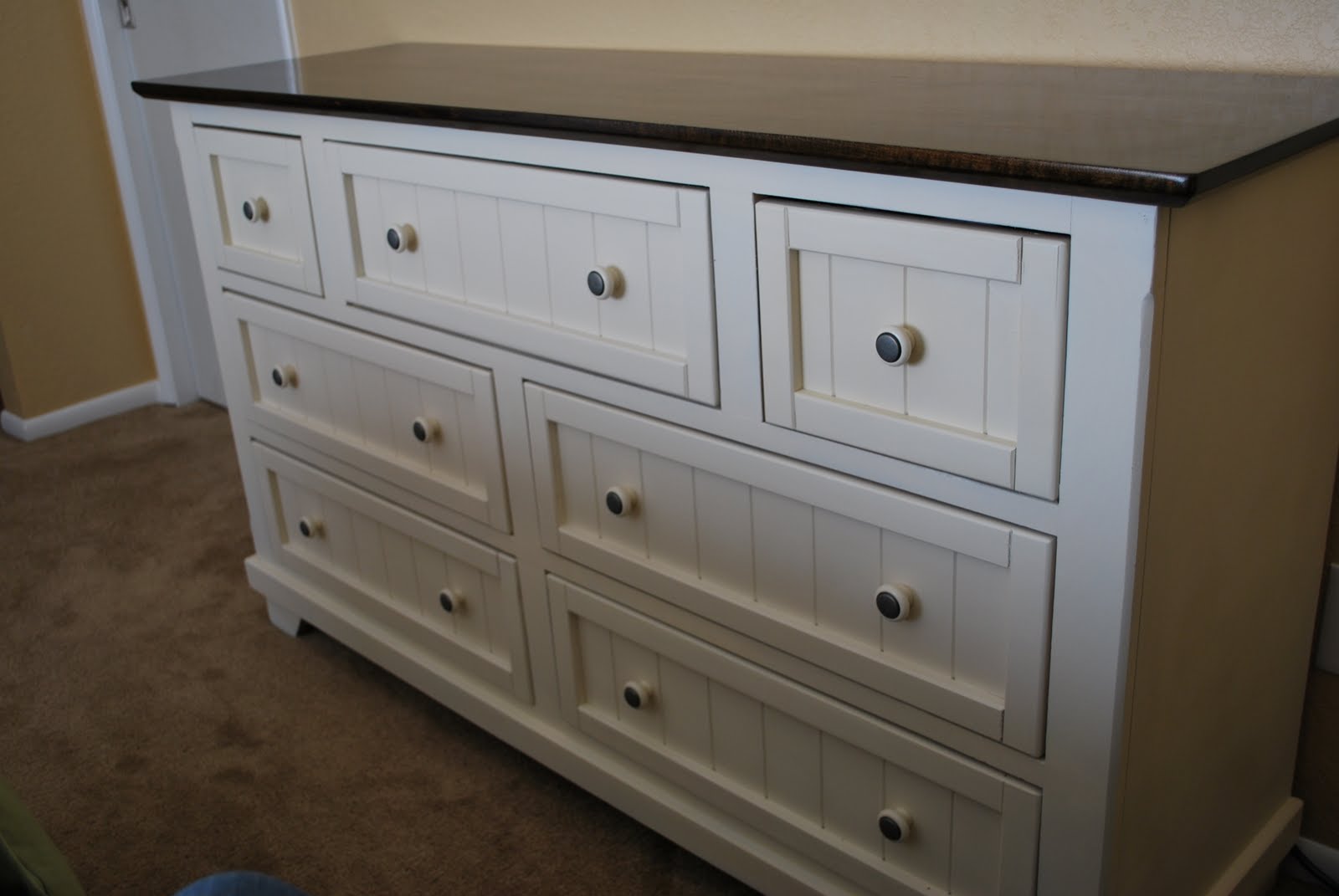 Two Crafty Housewives: Dresser revamp