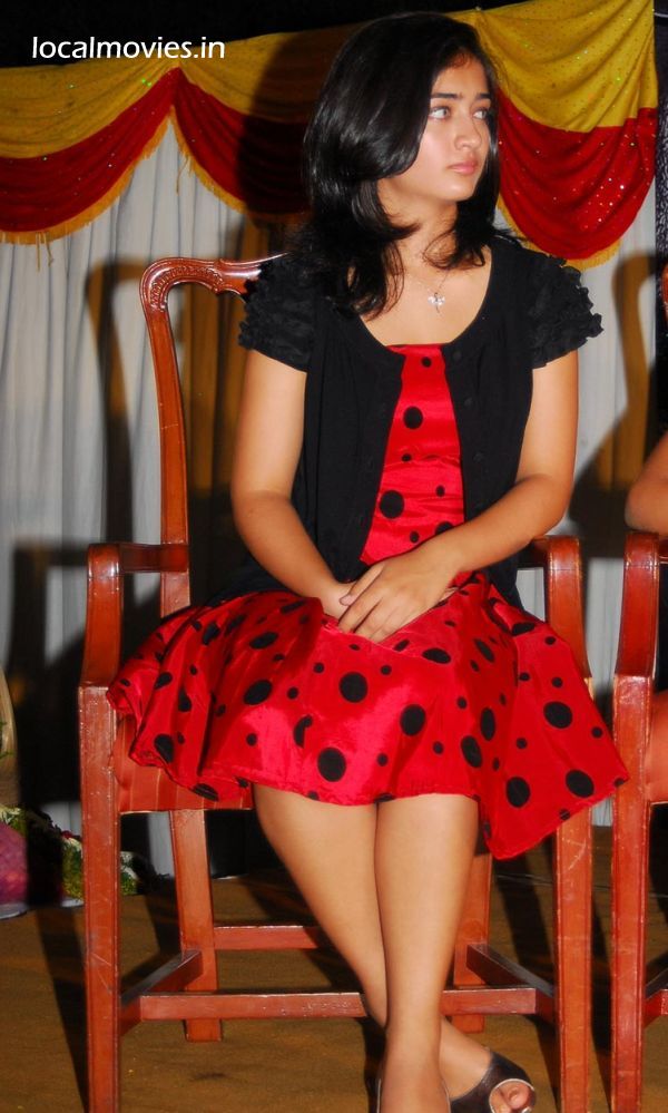 kuvaperpaiva: Tamil Famous Model-Actress Akshara Hassan Latest Press ...