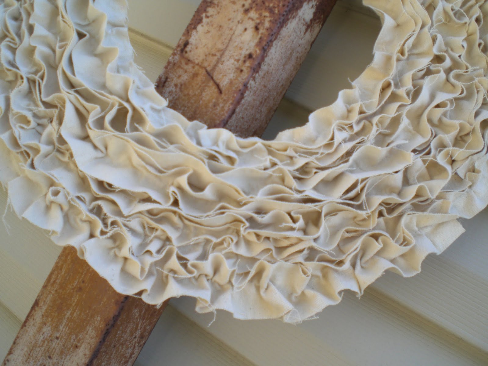 Sunshine Mama: Ruffle Wreath: a tutorial
