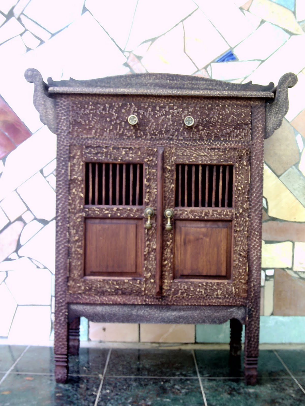 ESTRI ART: ALMARI ANTIK