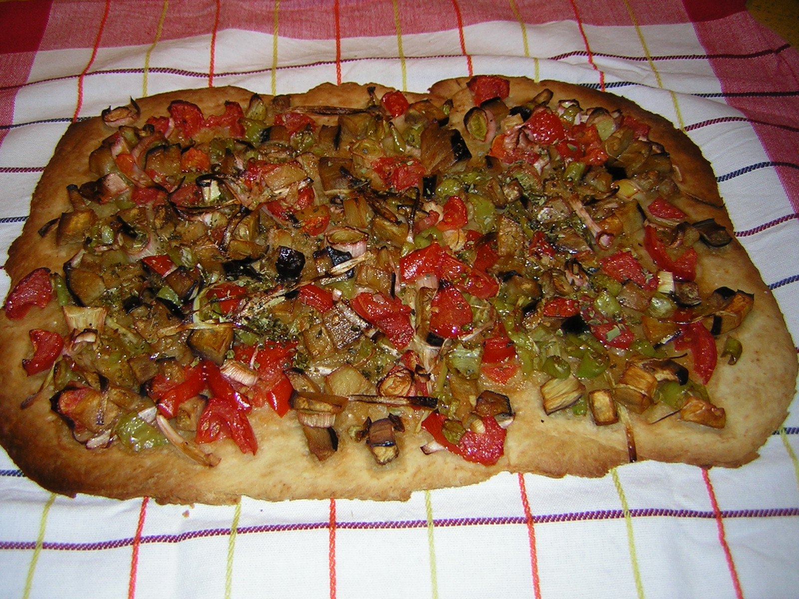 La Cuina de la Isabel: COCA DE PEBROT, TOMÀQUET I CEBA (Coca de recapte)