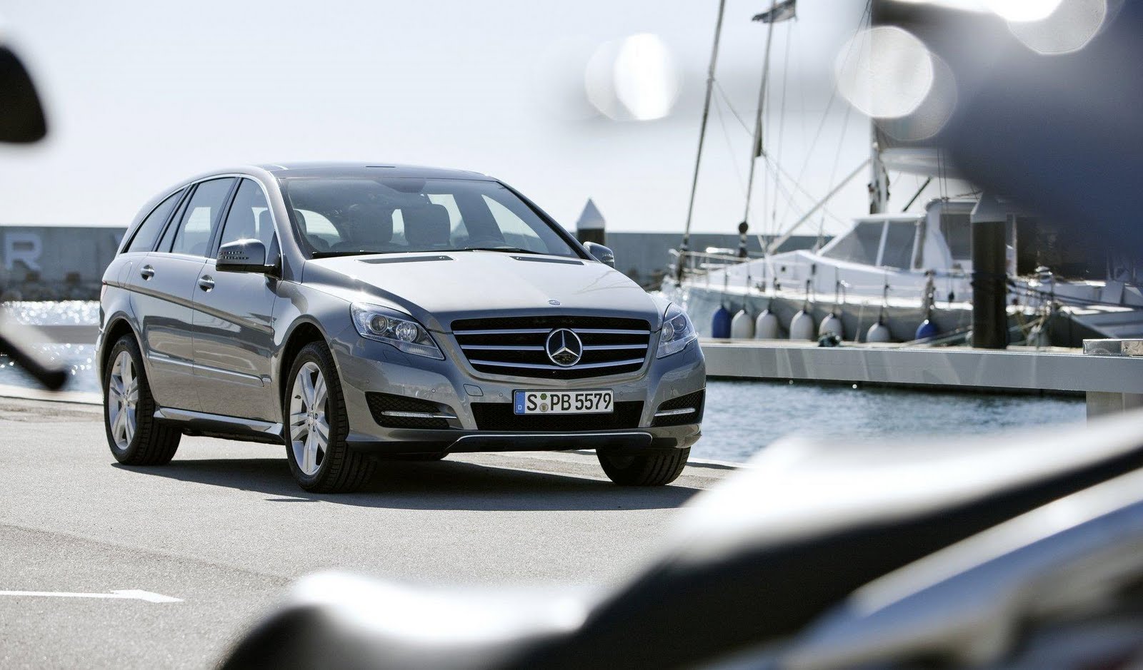 Motor Mania Buzz: 2011 Mercedes R-Class finally goes on sale (EU)