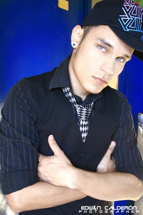 Menudomania Total: Richard presenta su nuevo sencillo