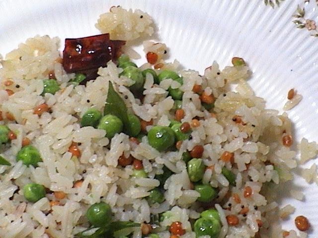 Patani Aval Usili - Green Peas with Beaten Rice