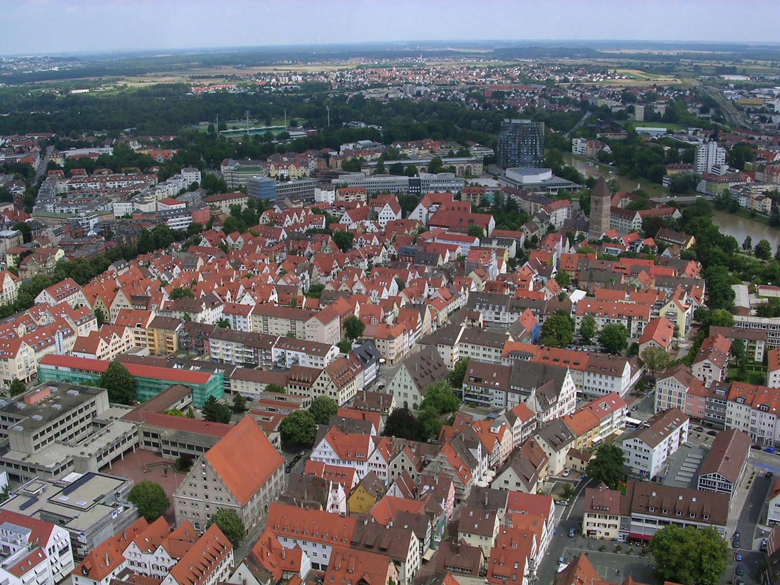 the tourist: Ulm with the Danube in the background