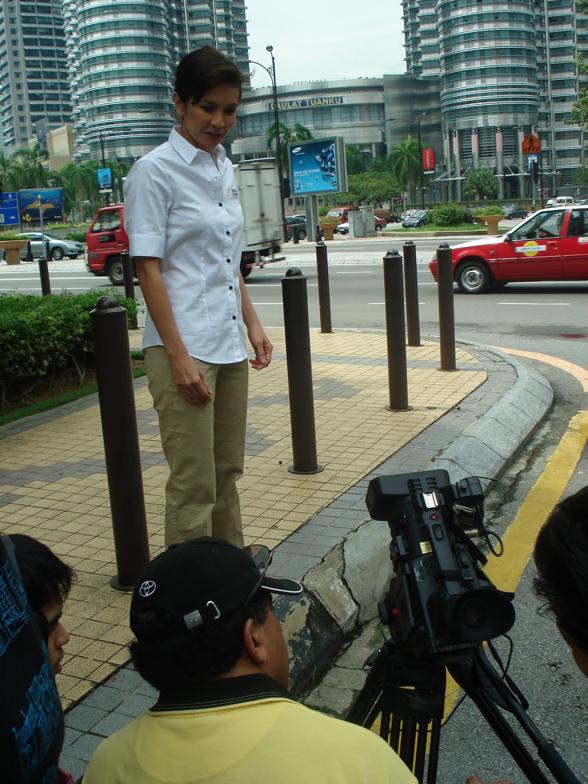 Man Kasturi: Making Faces - Leha ( Wan Zaleha Radzi)