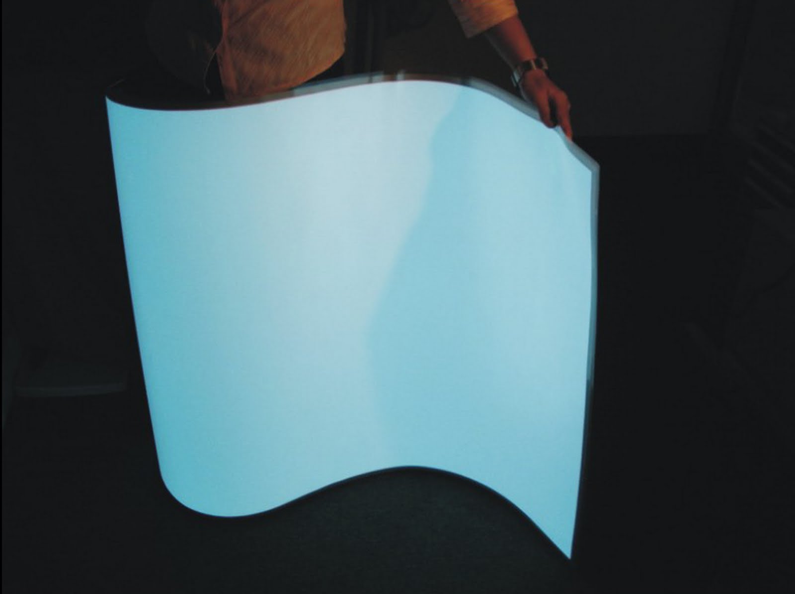 Retail Solutions: Backlight: una luminaria de papel