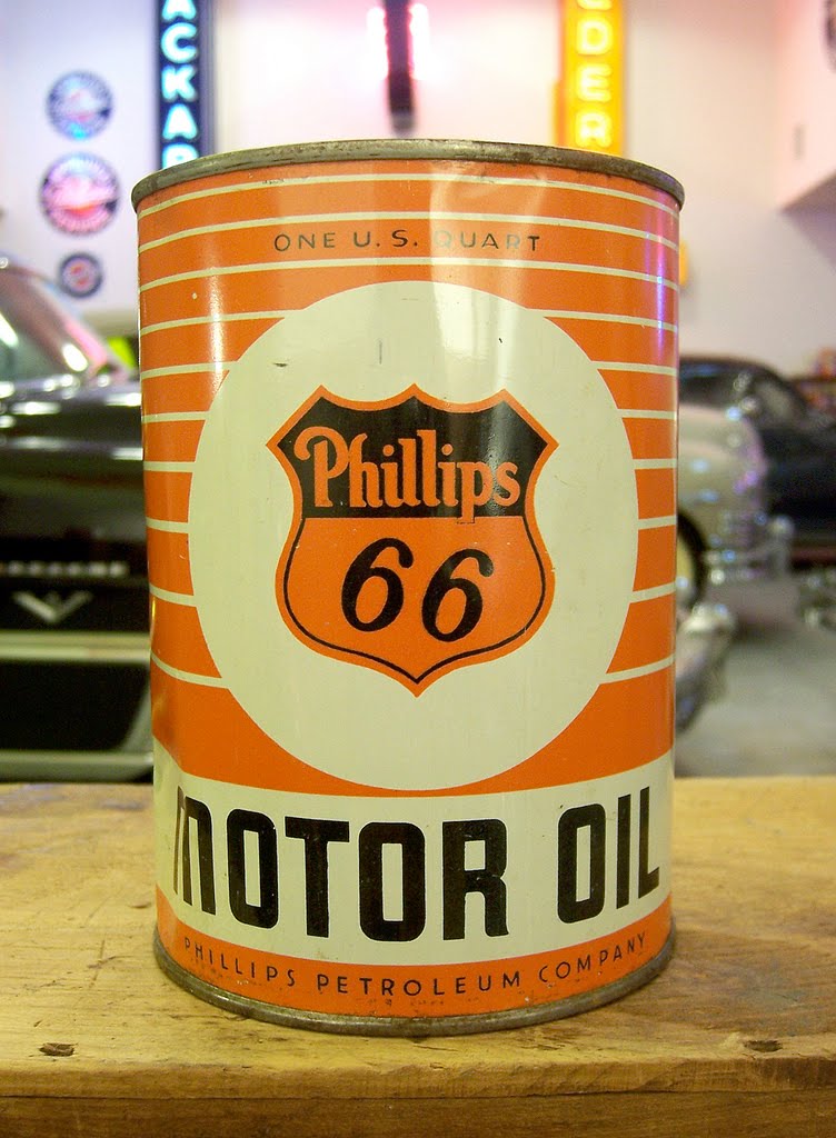 MOTORCYCLE 74: Vintage oil cans