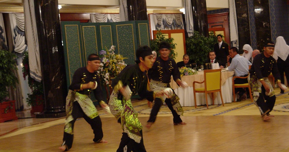 DKS Culture Group Brunei Darussalam: Tarian aduk-aduk DKS Culture Group