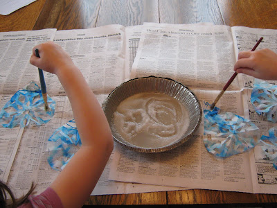 Almost Unschoolers: Freezing Rain Snowflake Craft