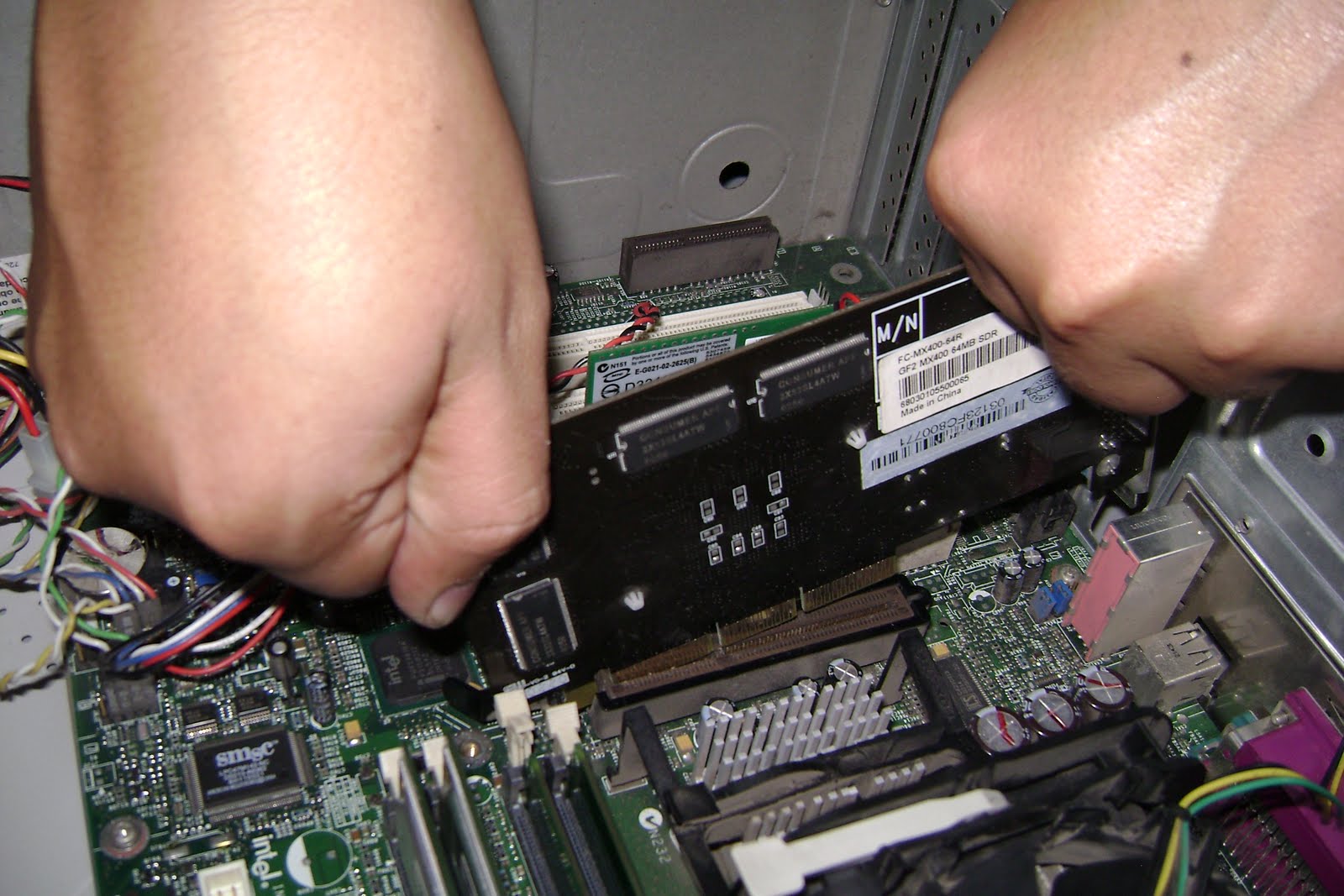 ARMADO Y DESARMADO DE UNA PC: DESARMADO y ARMADO DE UNA COMPUTADORA (PC)