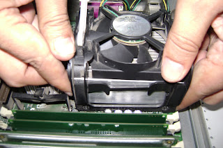 ARMADO Y DESARMADO DE UNA PC: DESARMADO y ARMADO DE UNA COMPUTADORA (PC)