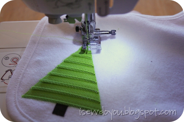 I Sew, Do You: Zipper Christmas Tree {tutorial}