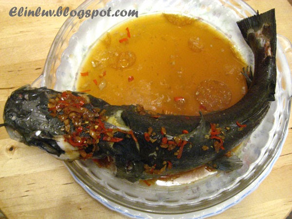 Elinluv's Tidbits Corner: Steamed River Catfish With Simply Garlic Oil