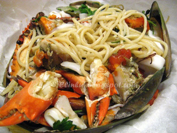 Elinluv's Tidbits Corner: Fruits de la mer Pasta In Papilotte