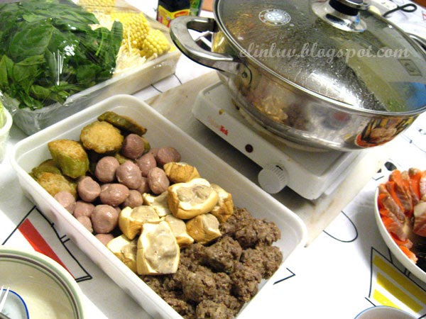 Elinluv's Tidbits Corner: Nothing Beats Having Steamboat/Hotpot At Home :)
