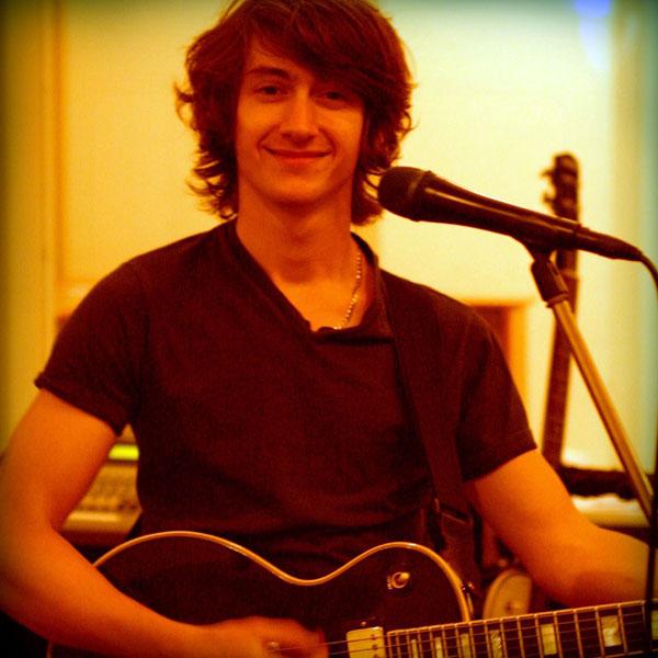 Arctic Monkeys mx: Alex Turner (Alexander David Turner) - Biografia