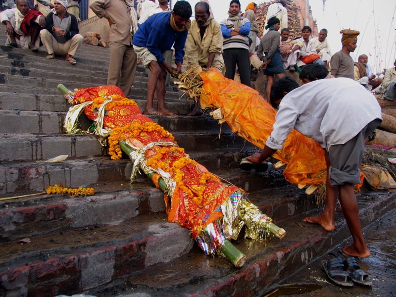 ellergy: THE WORLD'S MOST FAMOUS ANCIENT CREMATION GHAT