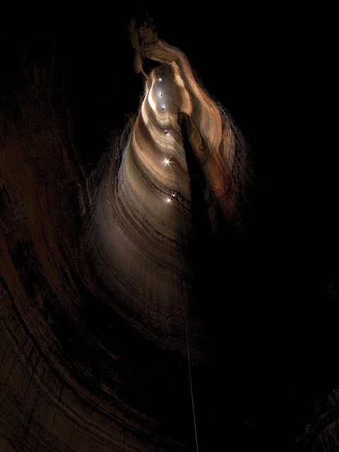 ellergy: THE FANTASTIC PIT IN ELLISONS CAVE