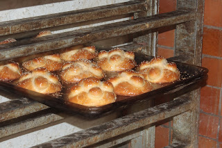 My Life in Cholula: Families baking and breaking bread