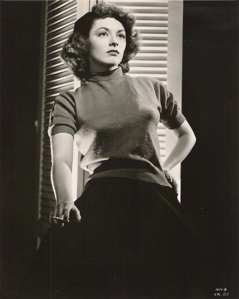 Smoke and Dresses - Beautiful Women Smoking in Dresses and Skirts: Ruth ...