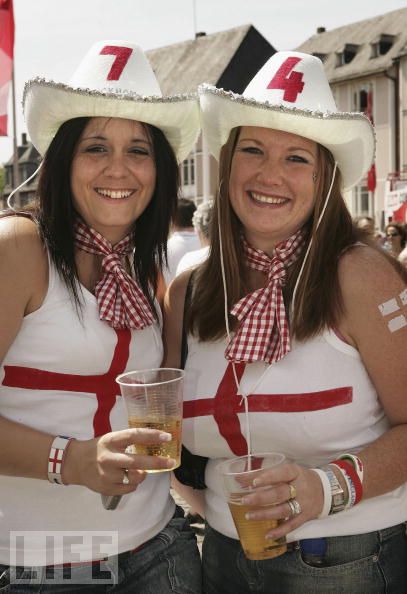 Sports News Update: World Cup 2010: Kicks With Chicks : Female Football ...