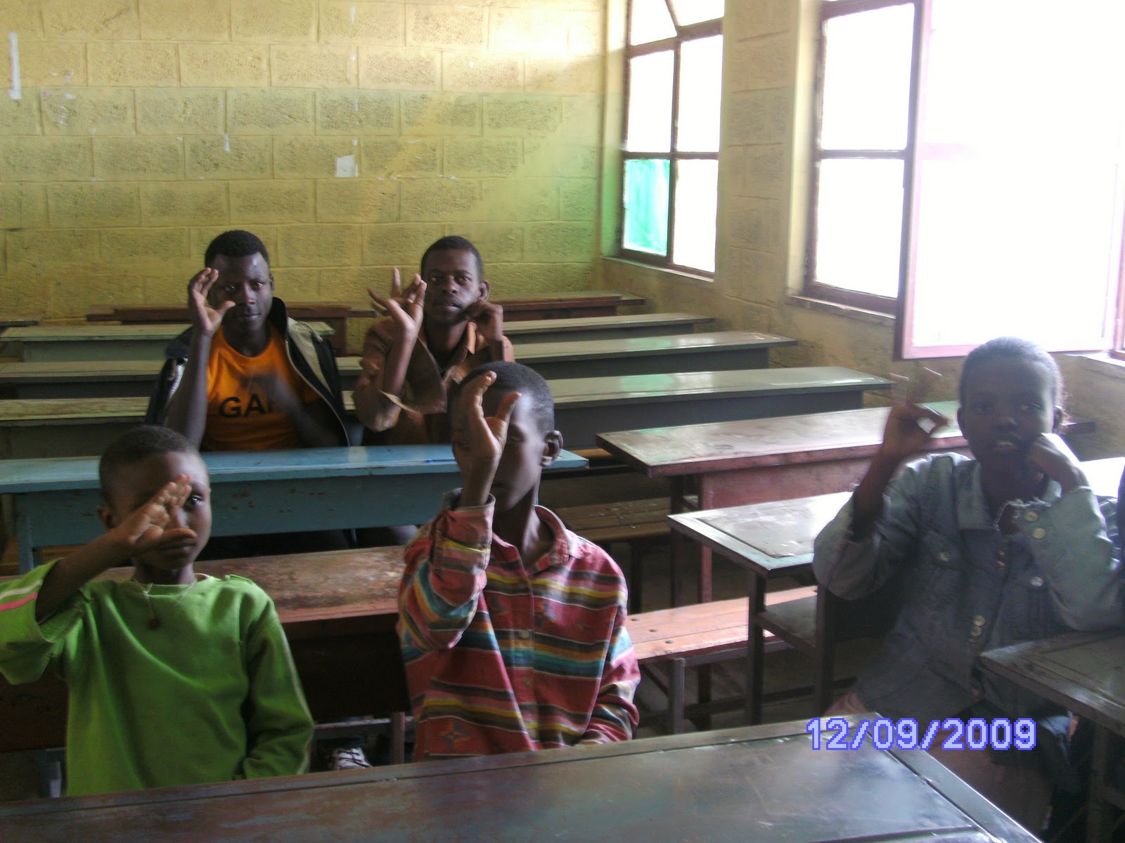 ONG Mediterranea: LA ESCUELA AKAKI MENGIST Y SUS ALUMNOS ESPECIALES