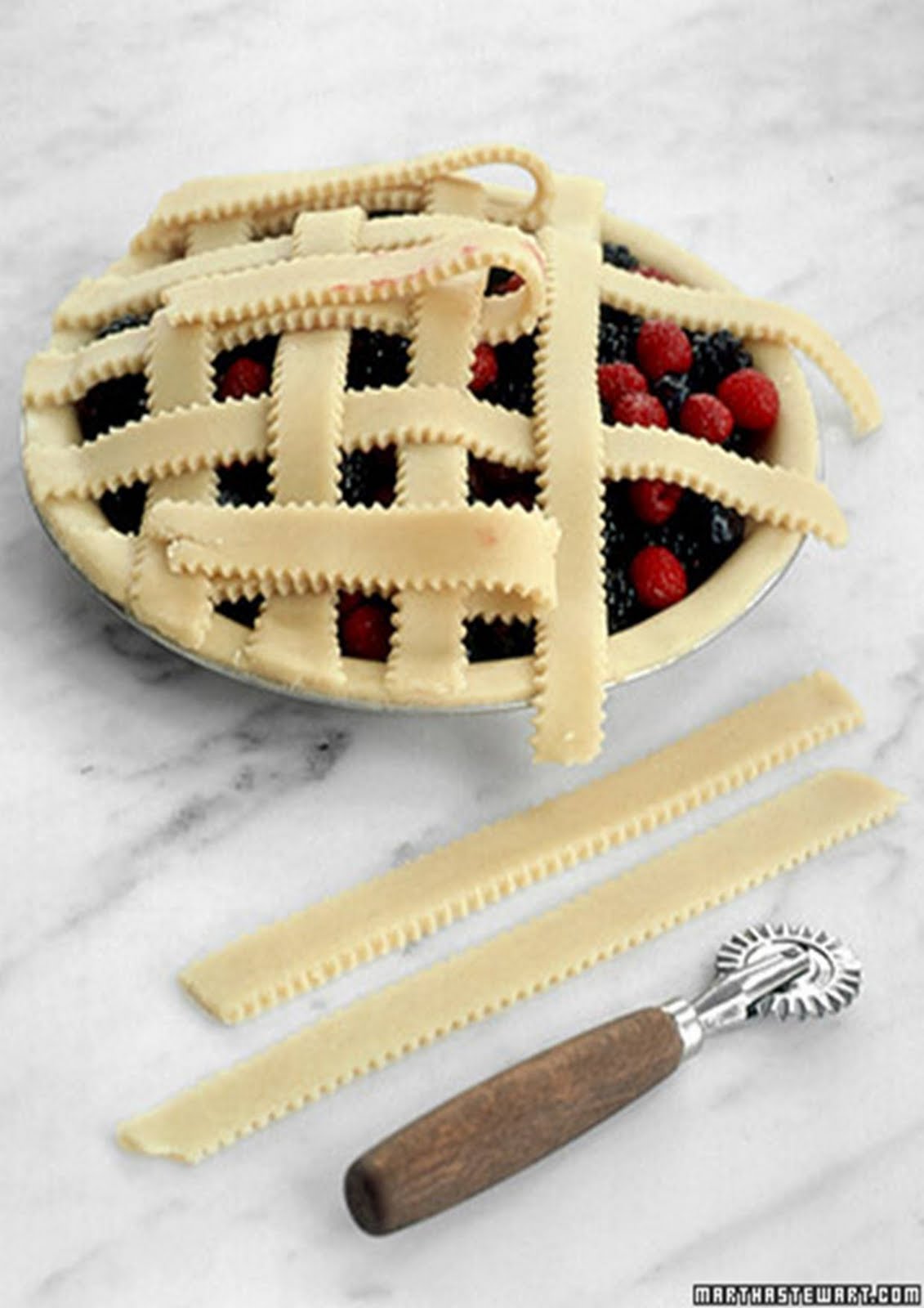 Icing Designs: Great Thanksgiving Pie Topper Ideas From Martha Stewart