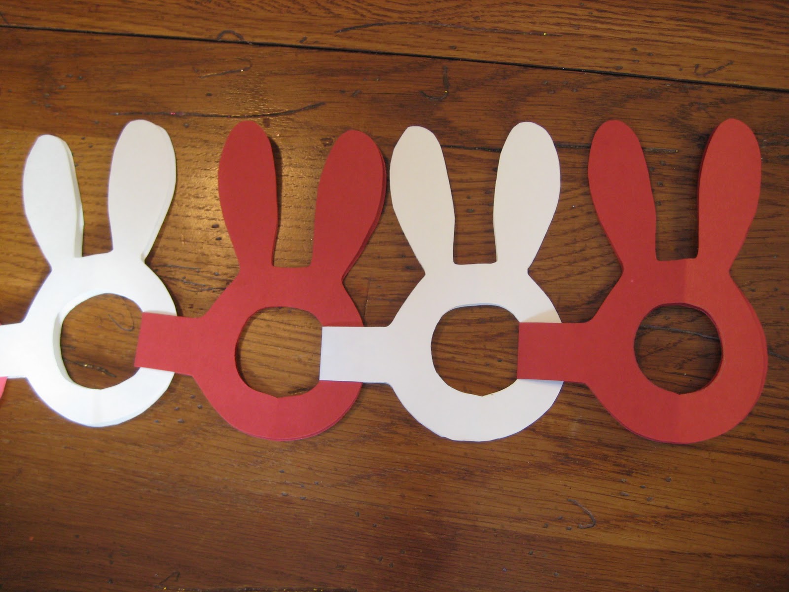 4 Crazy Kings: Paper Chains: No Staples or Tape Needed