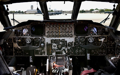 Free Widescreen Wallpapers: B-52 Bomber Cockpit 1680 x 1050 Widescreen ...