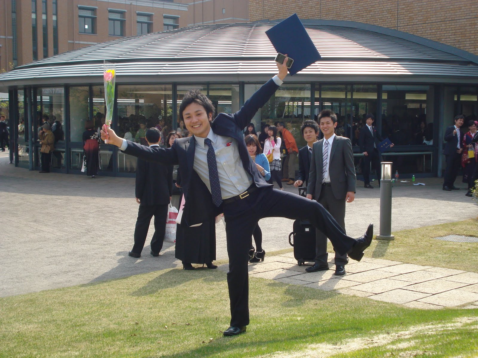 Konichiwa: Graduation of Japanese students