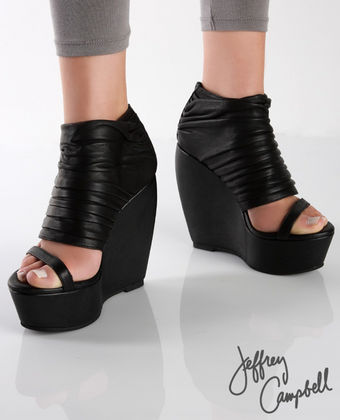 GLAM LATTE: Edgy Feet