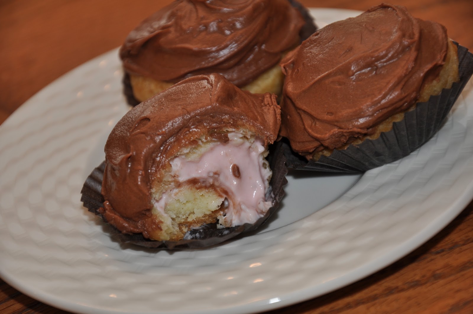 The Changeable Table: Pink & Chocolate Cream Puffs
