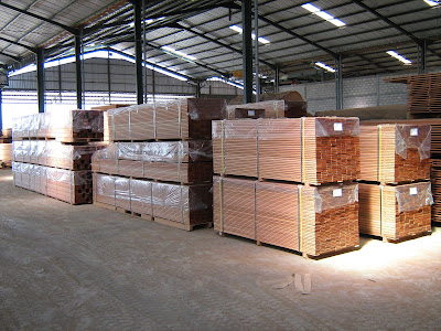 WOOD: Bangkirai / Balau / Selangan Batu ( Shorea Spp )