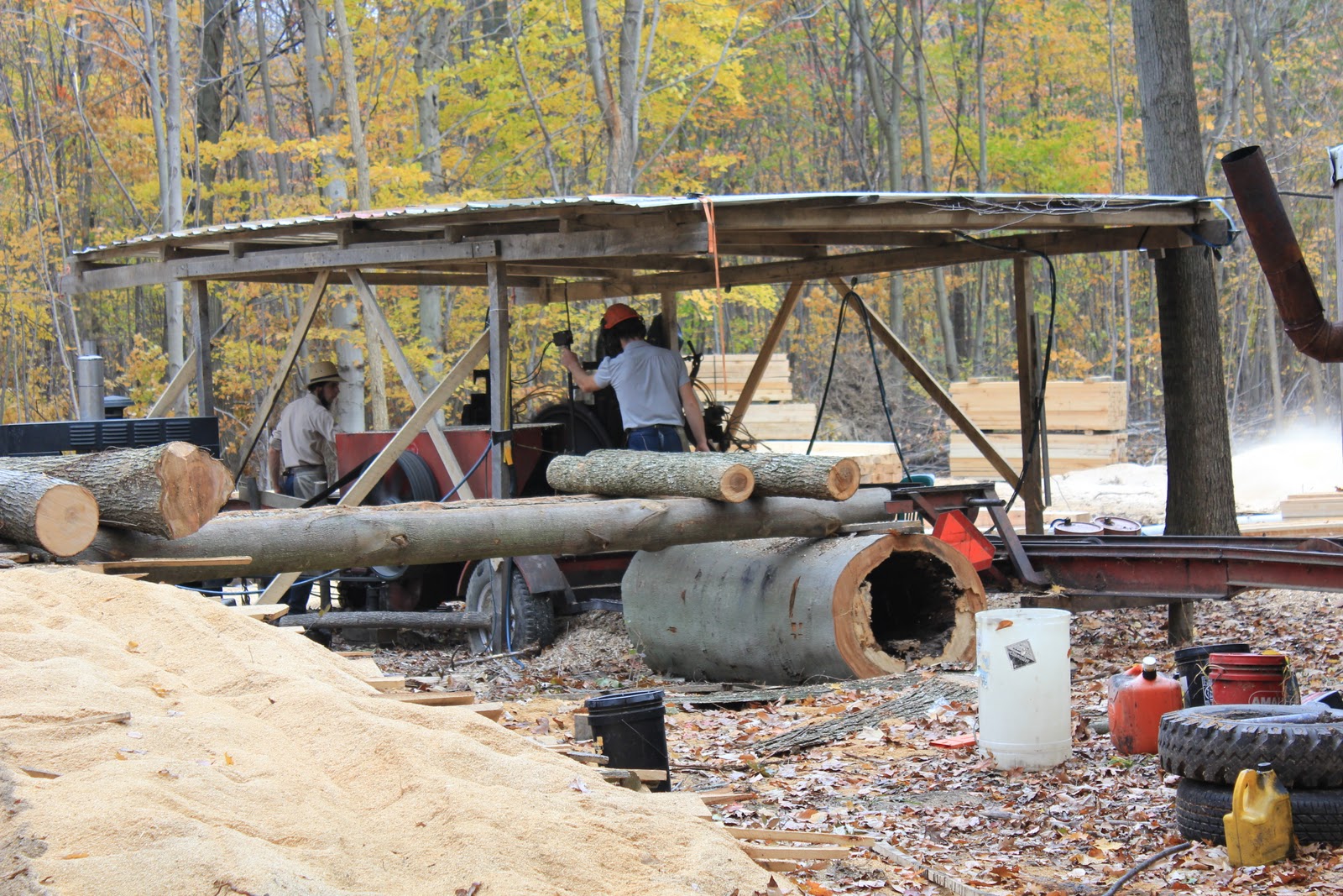 Wise Outdoor Adventures: Amish Sawmill in operation - Wellington, Ohio