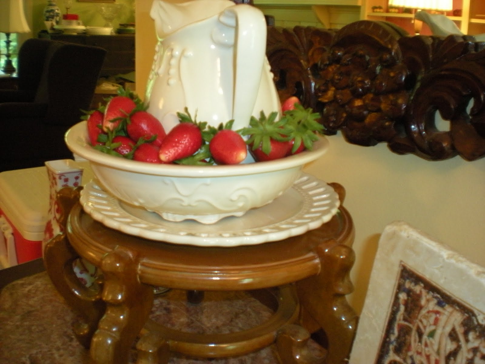 Beeutiful By Design: Strawberry Table Top