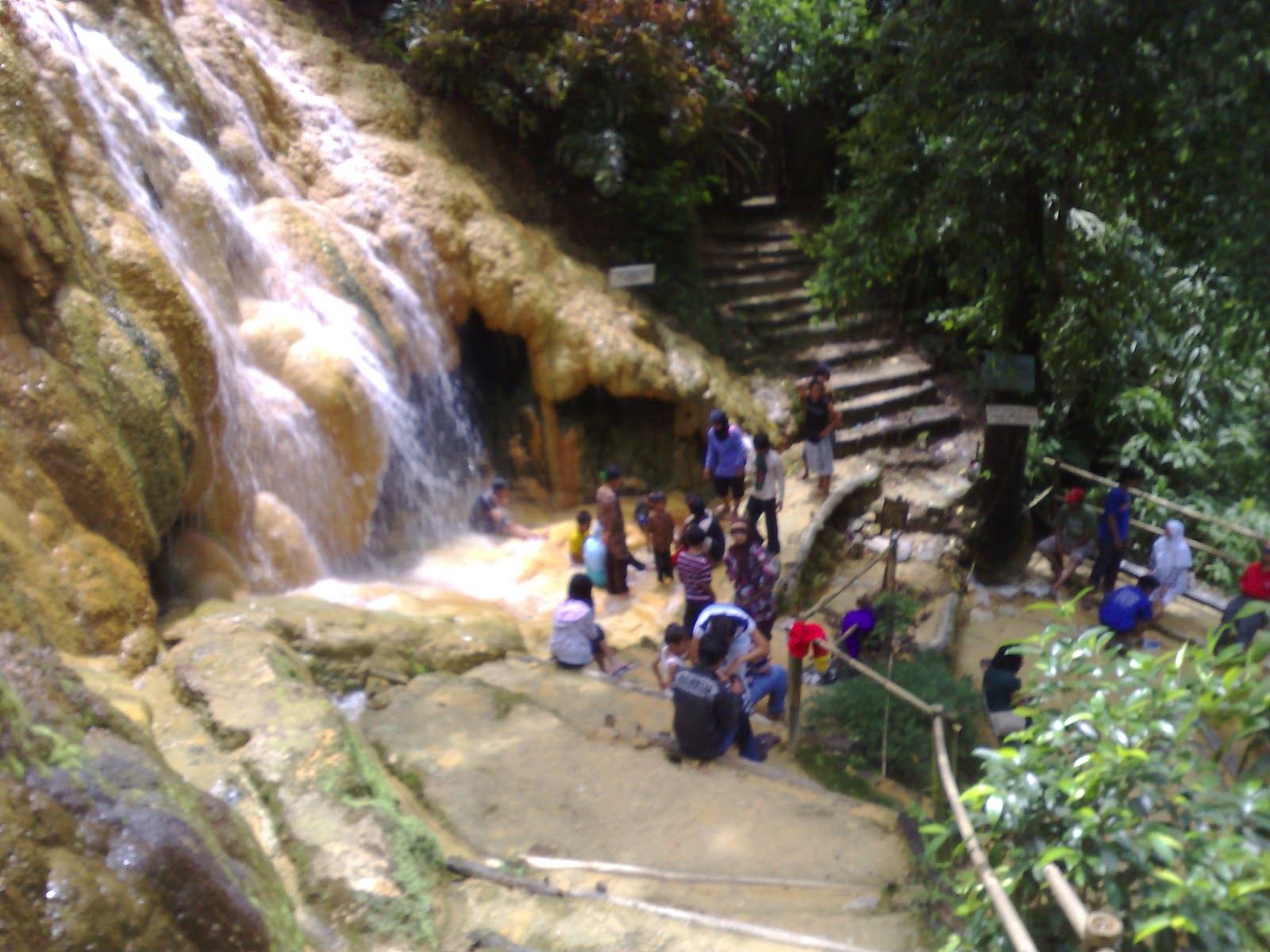 AMAZING INDONESIA: PANCURAN PITU BATURADEN