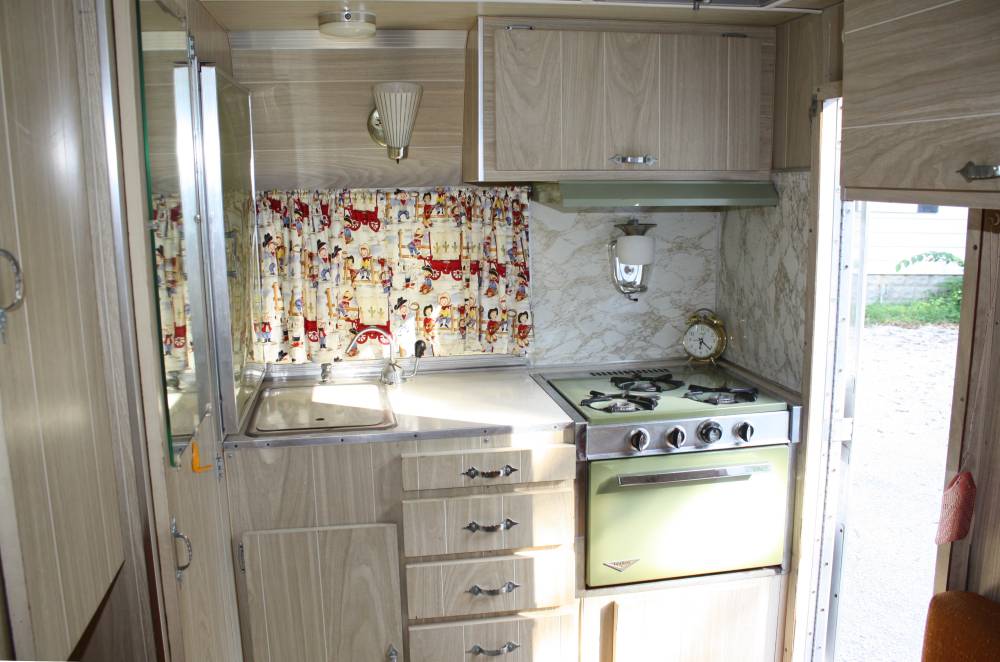 Two Dancing Crows: 68 Shasta Compact Interior