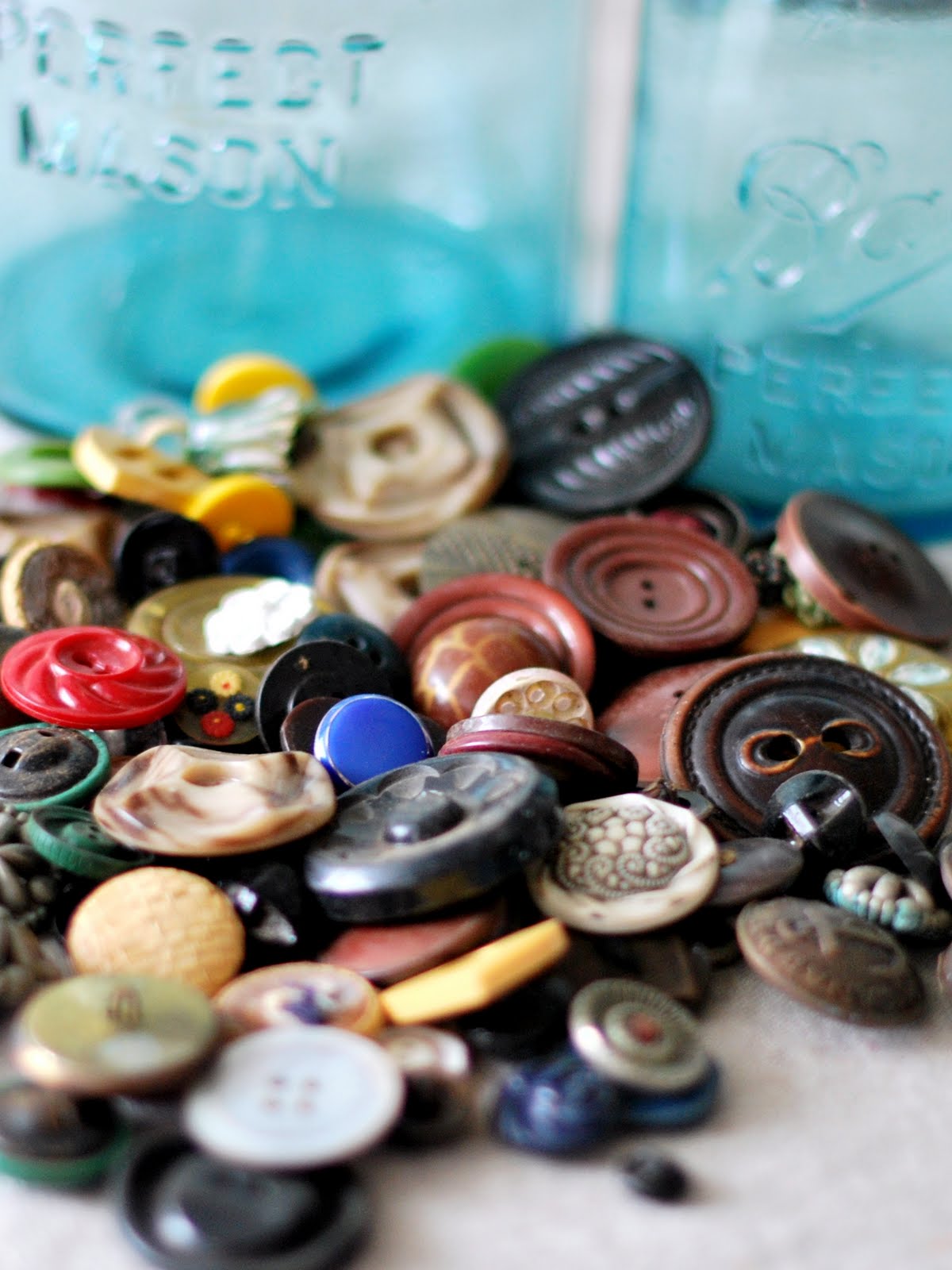 Bijou Lovely: button jars.