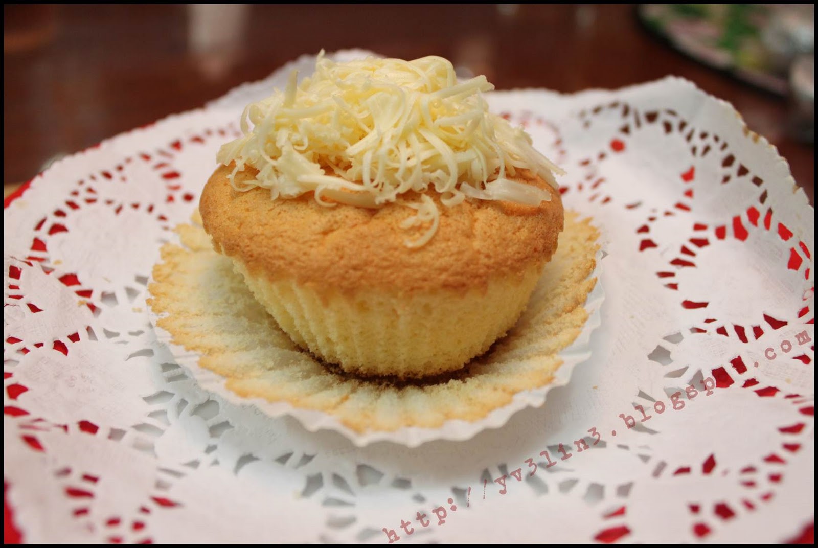 Sweet Tooth: Filipino yellow sponge cake AKA "Mamon": เค้กมาม่อน