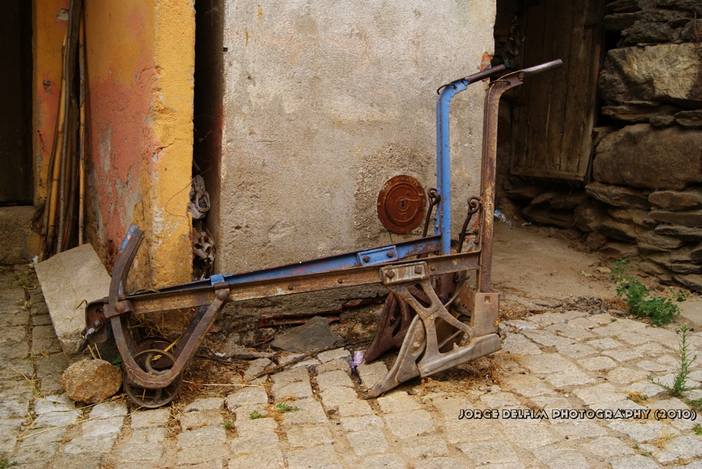 O CANTINHO DO JORGE: Charrua de ferro utilizada na agricultura