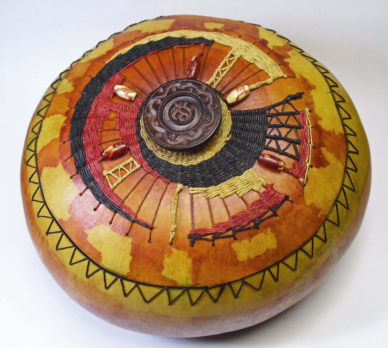 Tangible Daydreams: Gourd with Teneriffe Weaving
